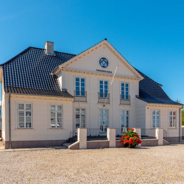 How Do Freemasons Shake Hands - Esoteric Masons